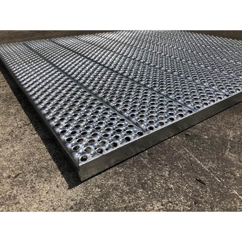 Panneau Perforé O2 Antidérapant Acier Galvanisé