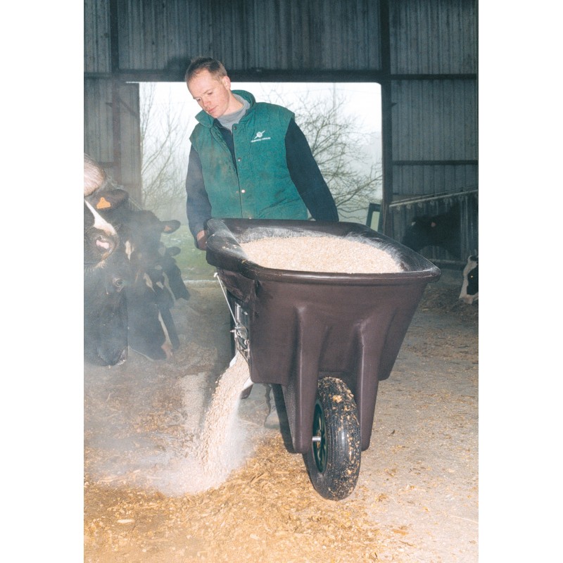 en PE: BROUETTE DISTRIBUTRICE La Buvette.