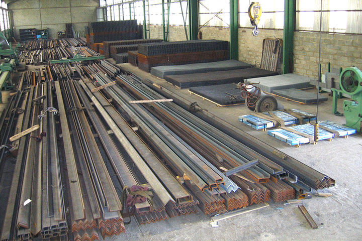 Fers U Acier Laminé à chaud et à froid Qualité S235JR à la découpe